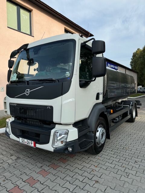 Nova Volvo FE 280 autocisterna za mleko