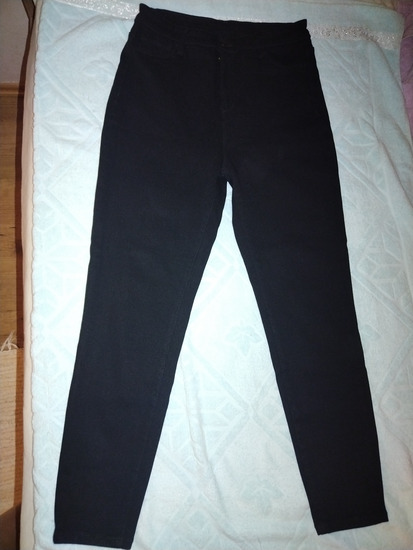   Nove pantalone sa elastinom  M/L