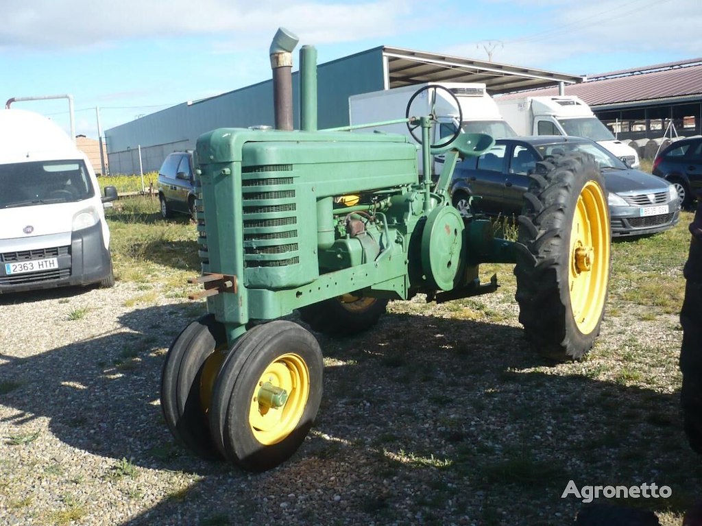 John Deere Modell B traktor točkaš