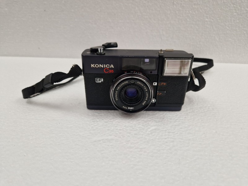 Konica C35 Fotoaparat