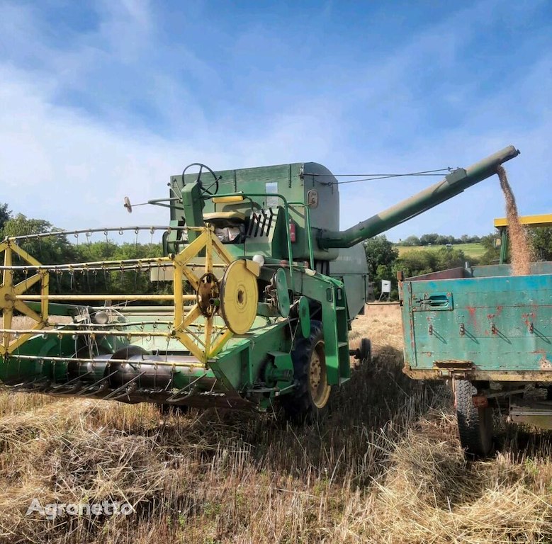 John Deere 330 kombajn za žito