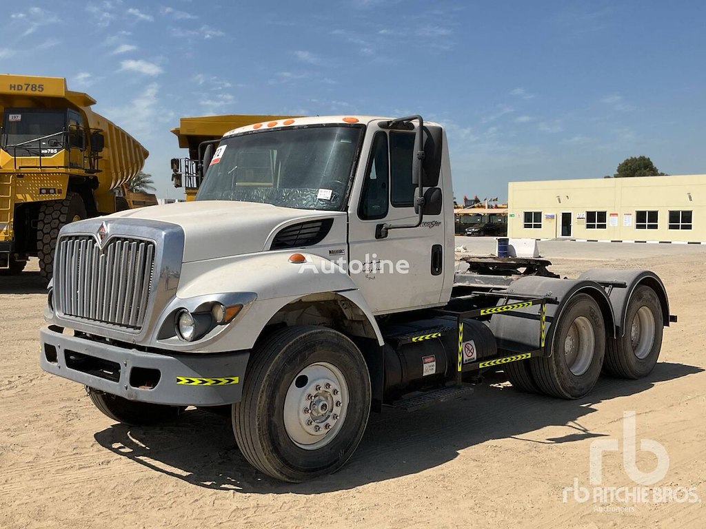 Prodaje se International NAVISTAR 7400SB 6x4 tegljač na aukciji