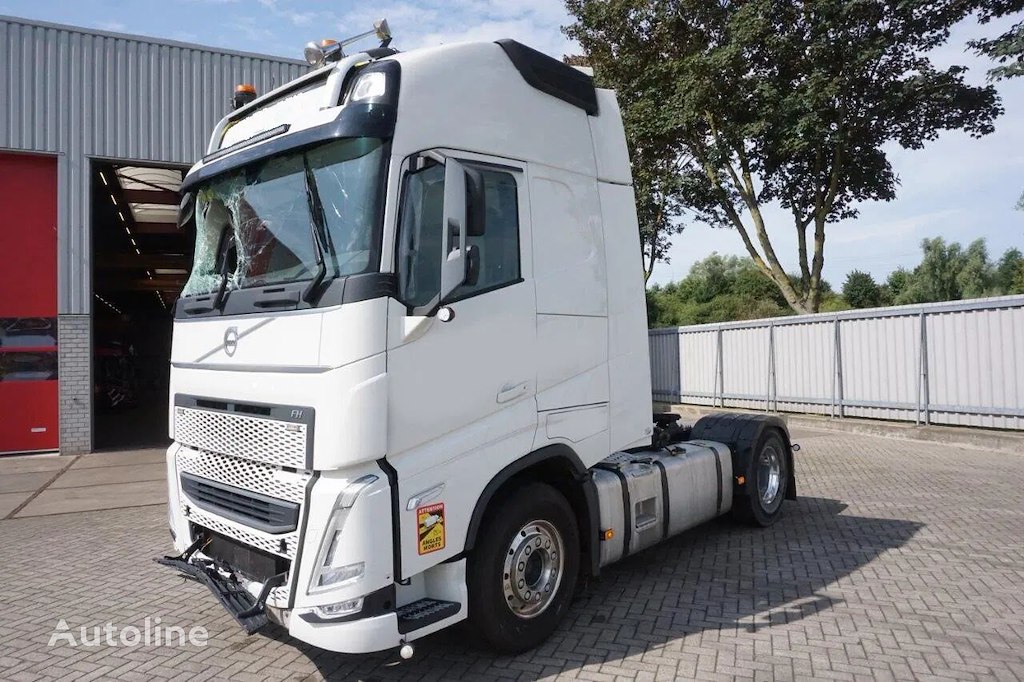 Volvo FH5-500 XL / ENGINE RUNNING / TURBO COMPOUND / VEB+ / HYDRAULICS tegljač nakon udesa