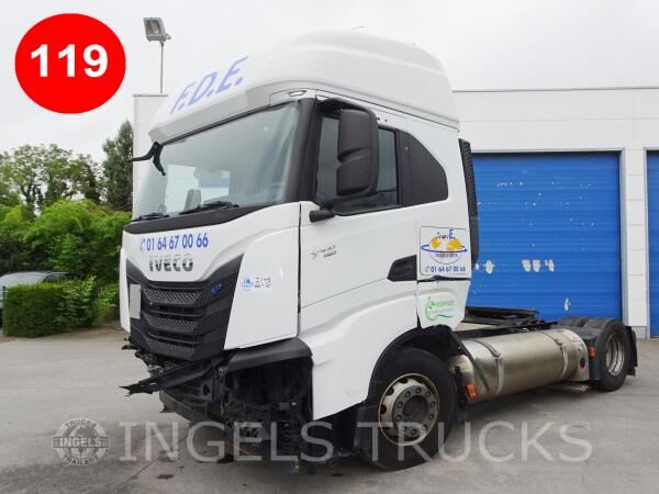 IVECO S WAY 460 NP ACTIVE SPACE tegljač