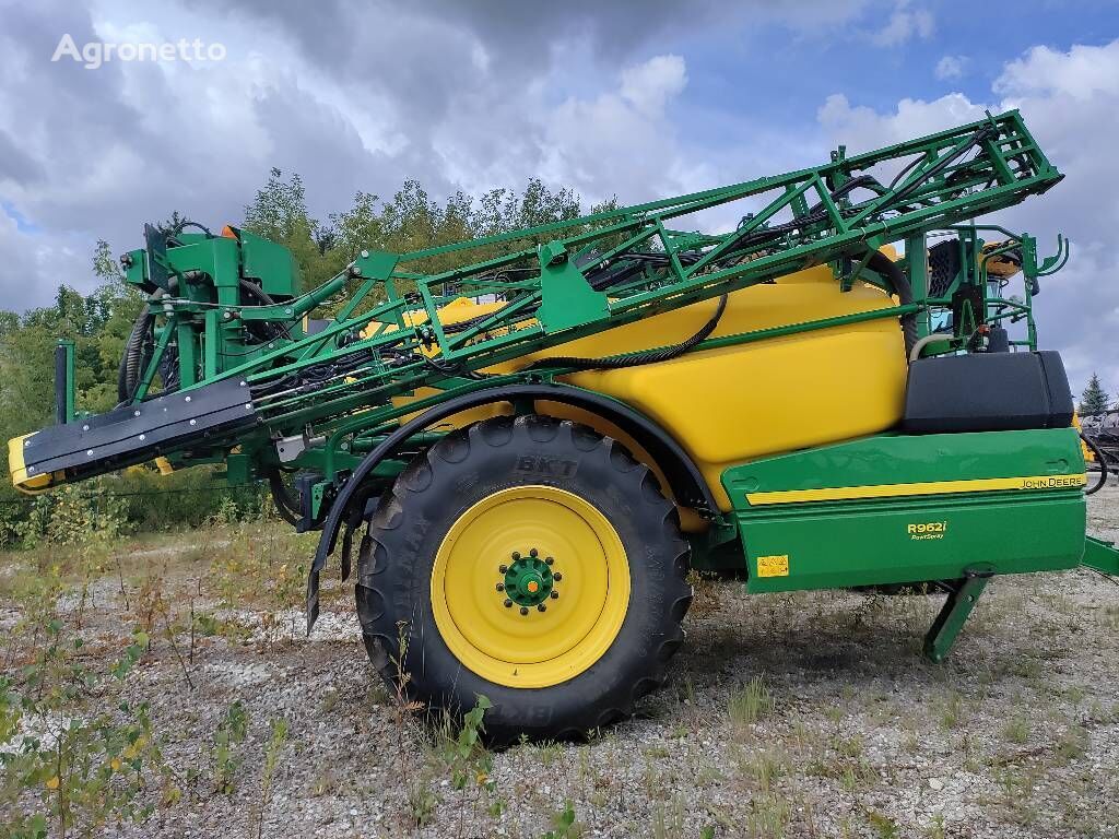 John Deere R 962 i vučena prskalica