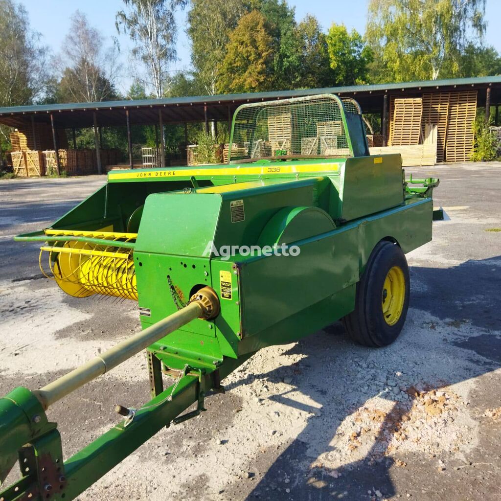 John Deere 336 balirka za četvrtaste bale