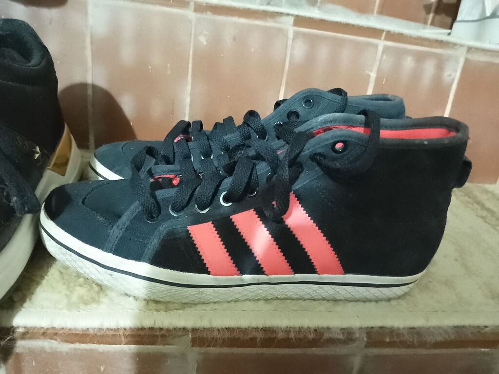 Adidas duboke patike br.39