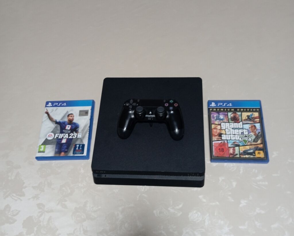 Prodajem ps4! Ps4 u odličnom stanju očuvan, nema nigde izgrebotinu