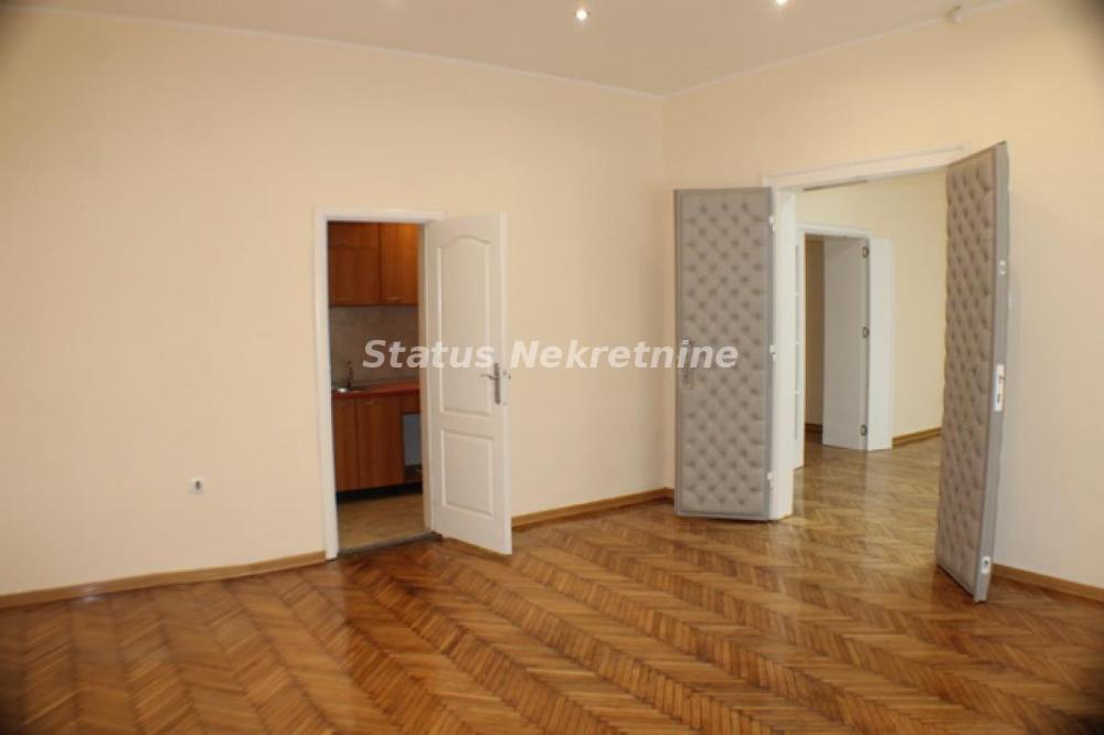 Trosoban stan za izdavanje, 92m2, 700€