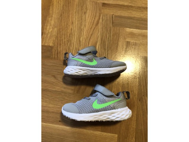 NIKE patike br. 22, za decake