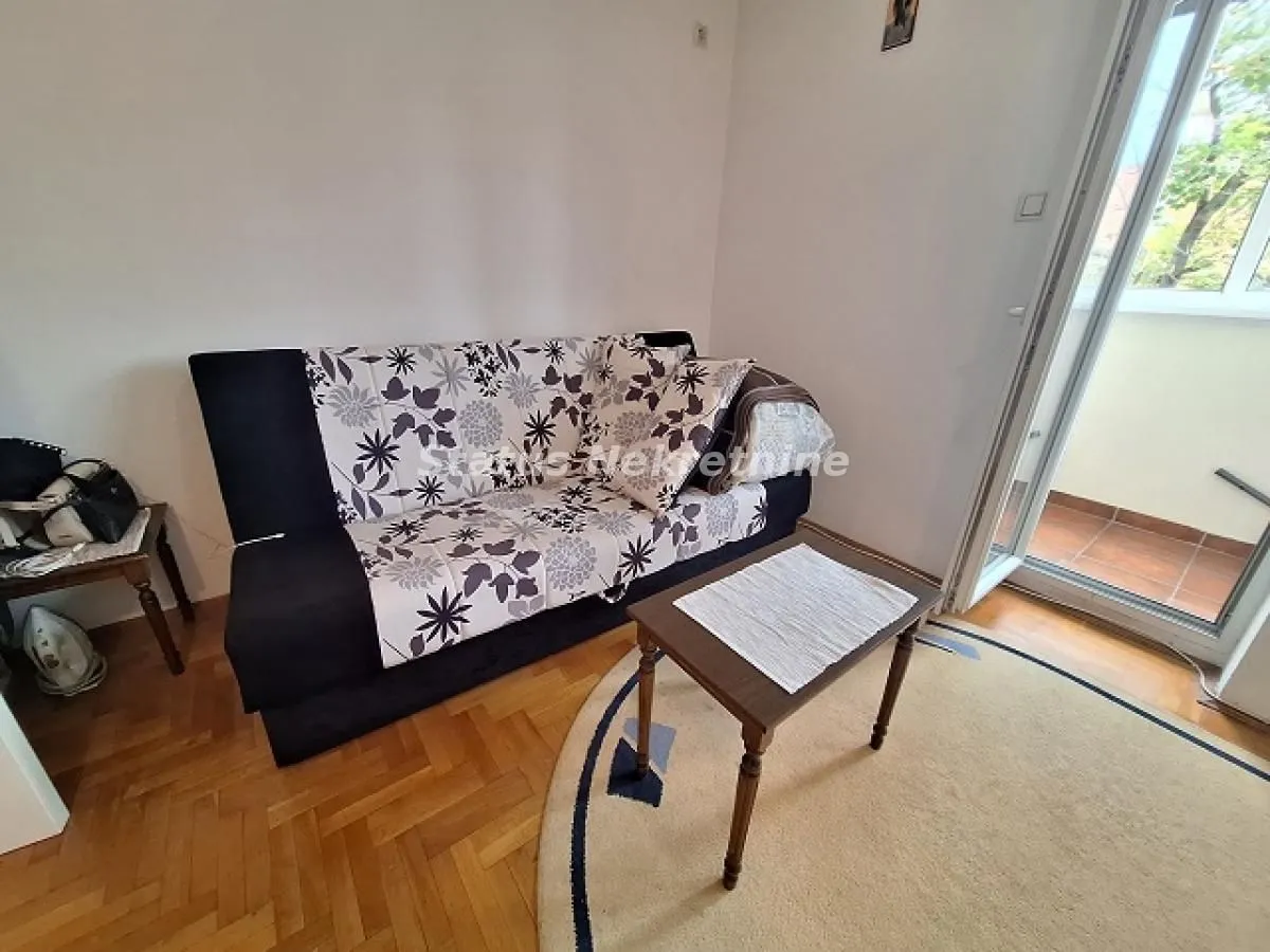 Izdavanje, garsonjera, 27m2, Bulevar Oslobodjenja, Novi Sad, Novi Sad