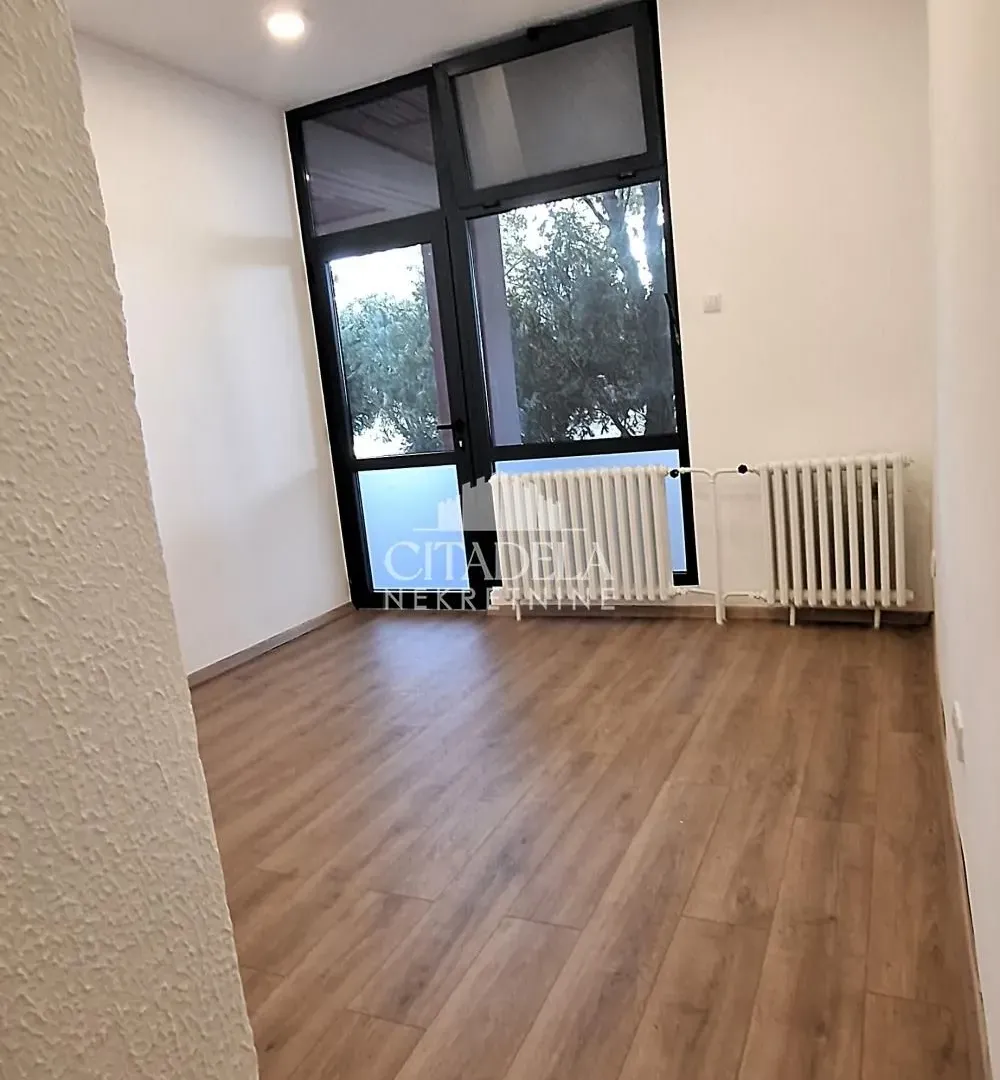 Izdavanje, poslovni prostor, 21m2, Stari Grad, Beograd