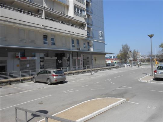 Belville - parking mesto ispred zgrade Maslačak