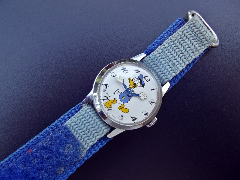 Vintage DISNEY Donald Duck manual wind Swiss Made watch