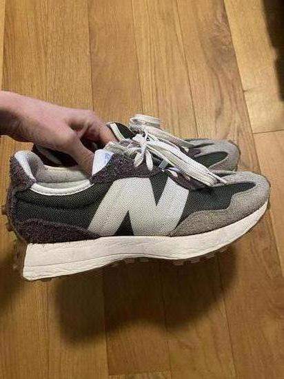 SALE 4500 RSD New Balance 327 broj 39