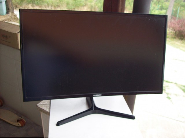 Samsung C27F396FHU zakrivljen monitor  27 `