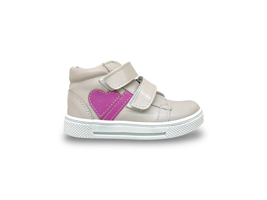 Sanni gray pink heart