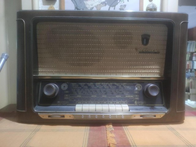 Stari grundig radio