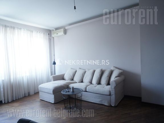 #16172, Izdavanje, Stan, SABORNA CRKVA, 700 EUR