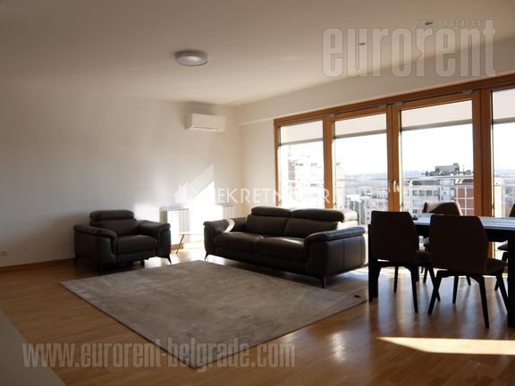 #46893, Izdavanje, Stan, BLOK 45, 1400 EUR