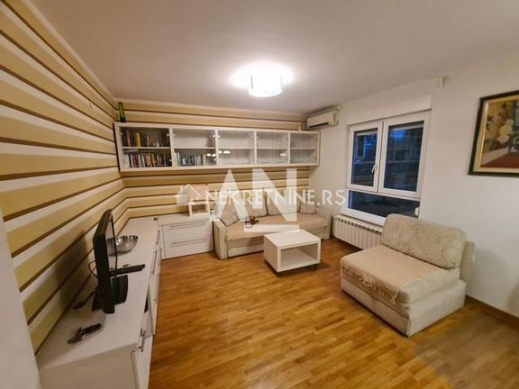 Garsonjera 30m2, komplet nameštena, odmah useljiva! ID#57131