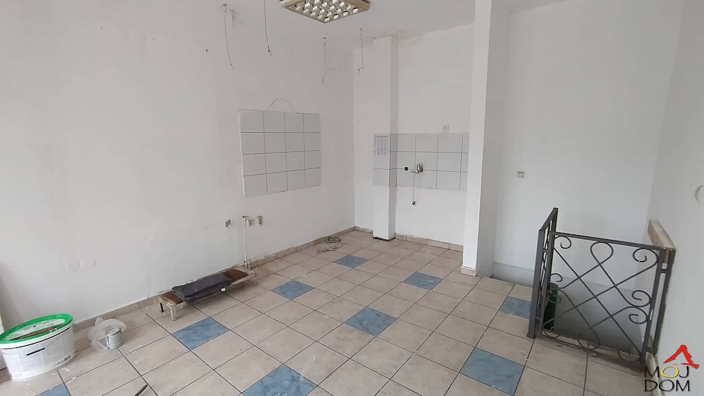 Lokal,NOVI SAD,GRBAVICA,kv: 39, € 82400, ID: 8000602