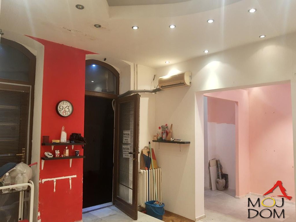 Lokal,NOVI SAD,CENTAR,kv: 26, € 206000, ID: 8000438