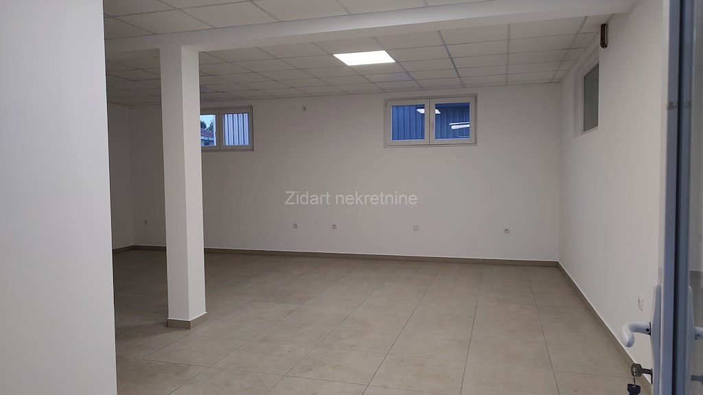 Lolal Batajnica, 45m2, povoljno