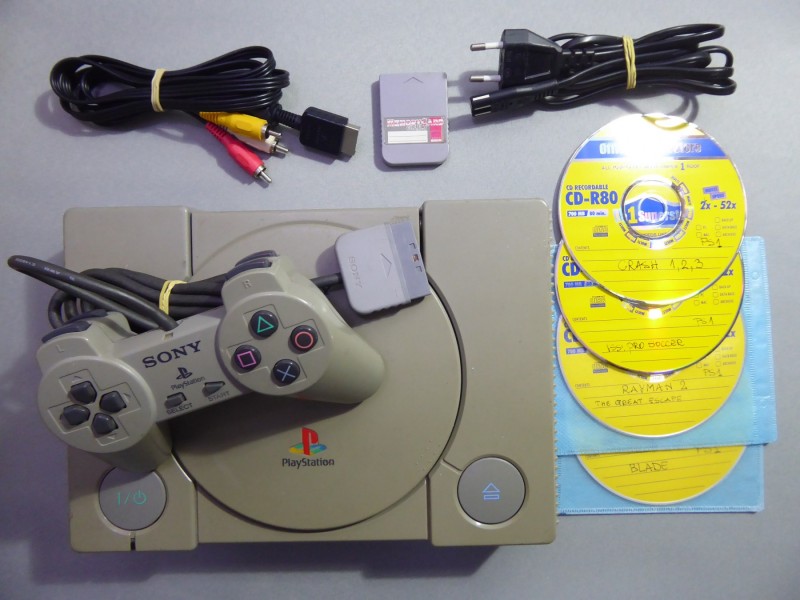 SONY PlayStation 1 (PS1) čipovan, kompletan, 6 igara