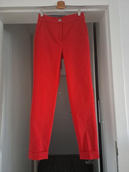 Zara crvene pantalone