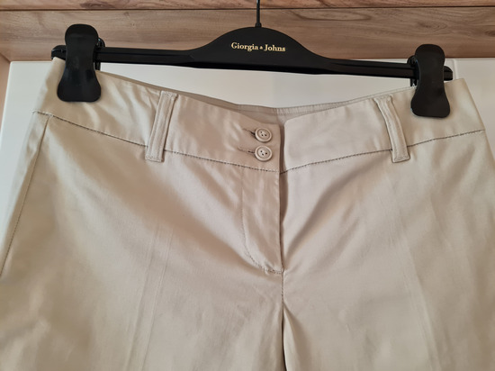 Beneton italijanske pantalone nove 40