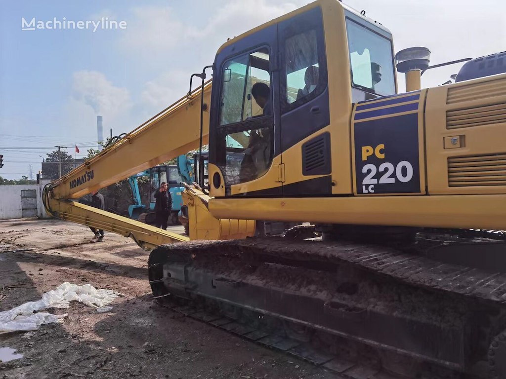 Komatsu PC220-8 bager sa dugom strelom