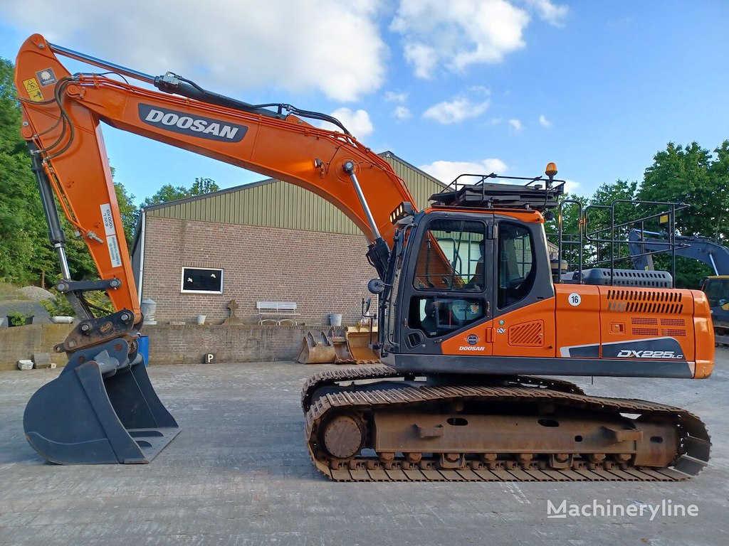 Doosan DX 225 LC-5 *Incl the pump for the 4th function* bager guseničar