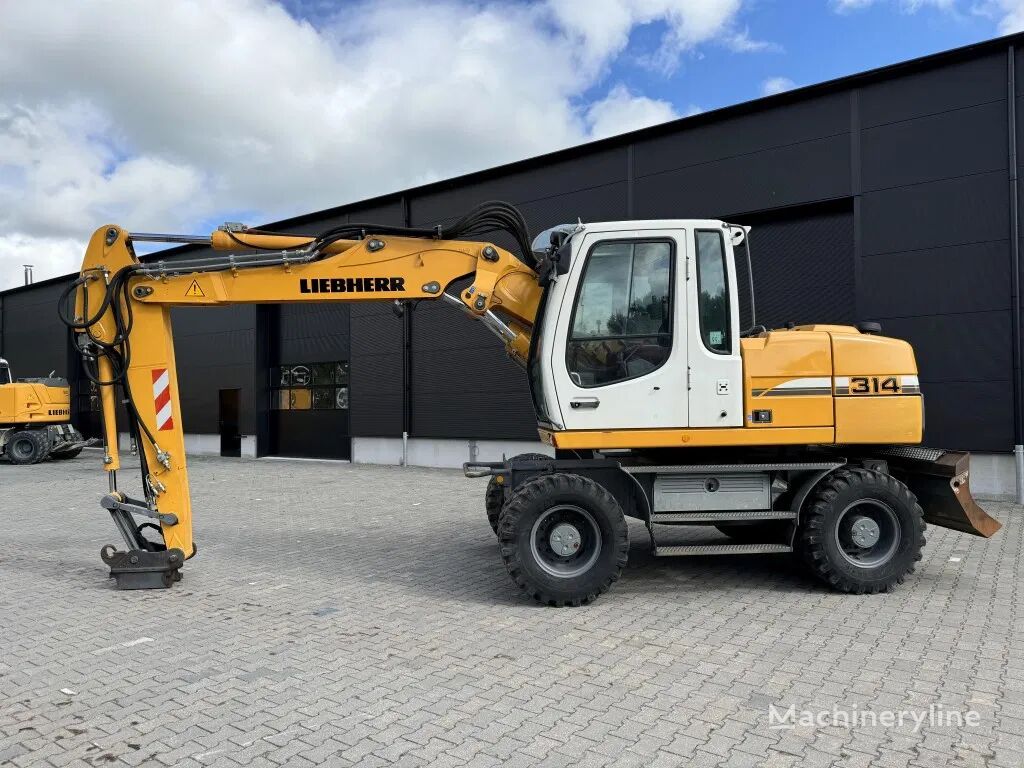 Liebherr 314 2008 9600 uur!! bager točkaš