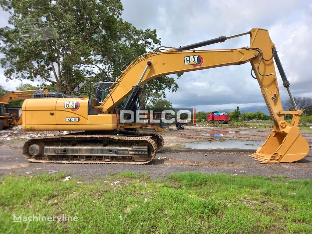 Novi Caterpillar 323D3 bager guseničar