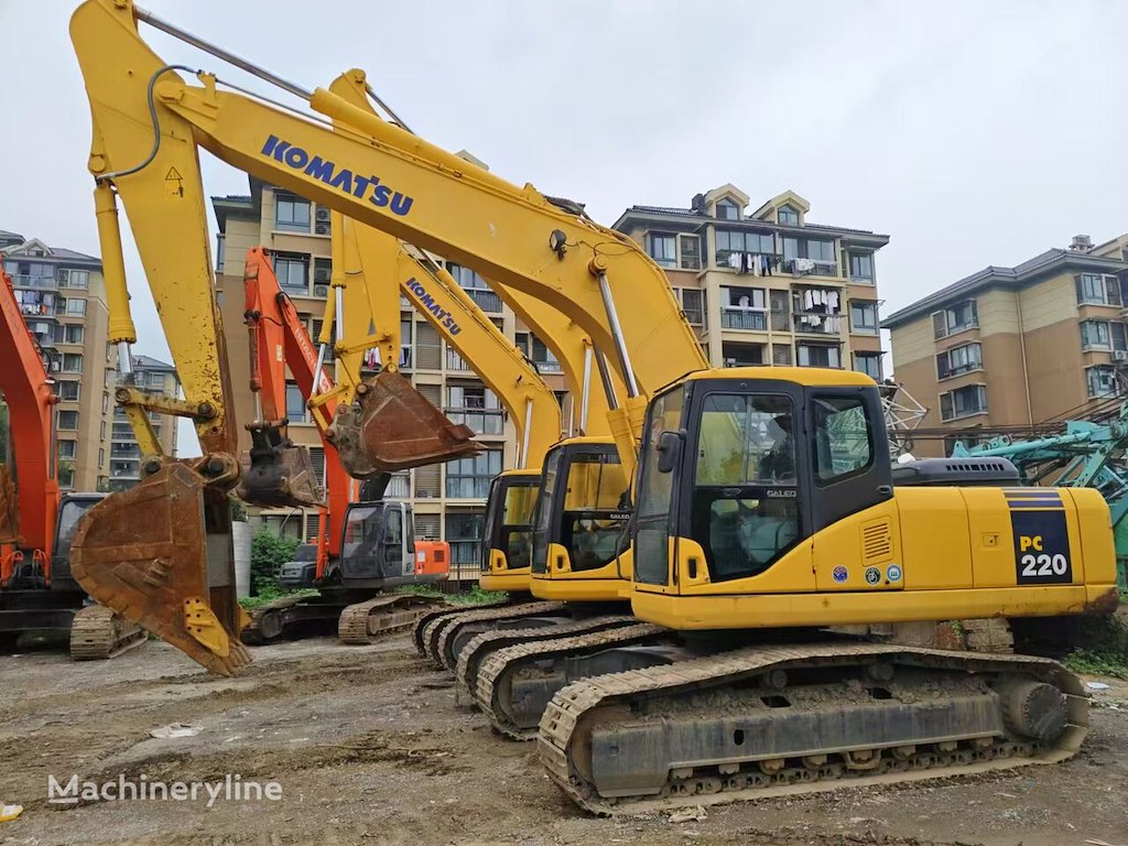 Komatsu PC220-7 bager guseničar