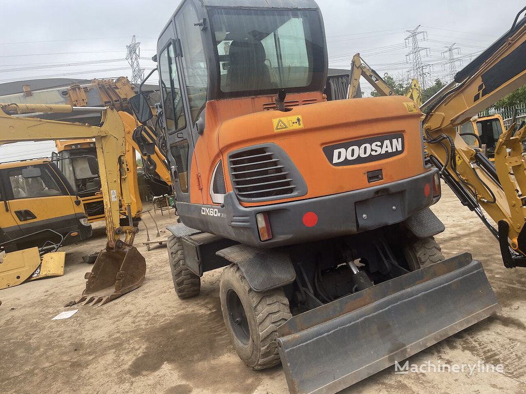 Doosan DX60W bager guseničar