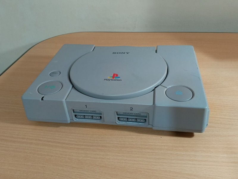 Playstation 1 - neispravan