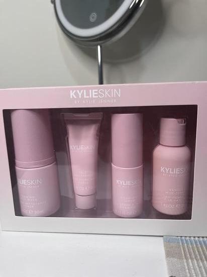 Kylie skin set