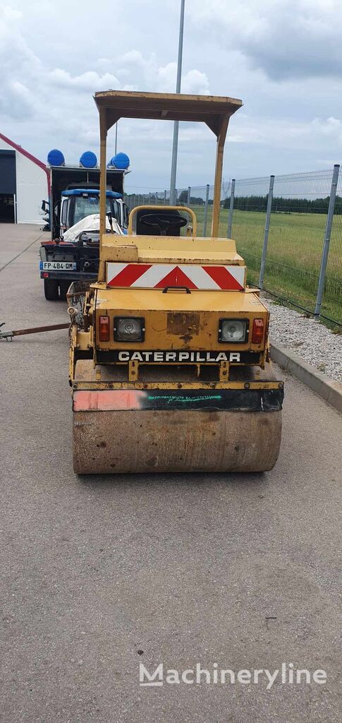 Caterpillar CB-224B mali valjak