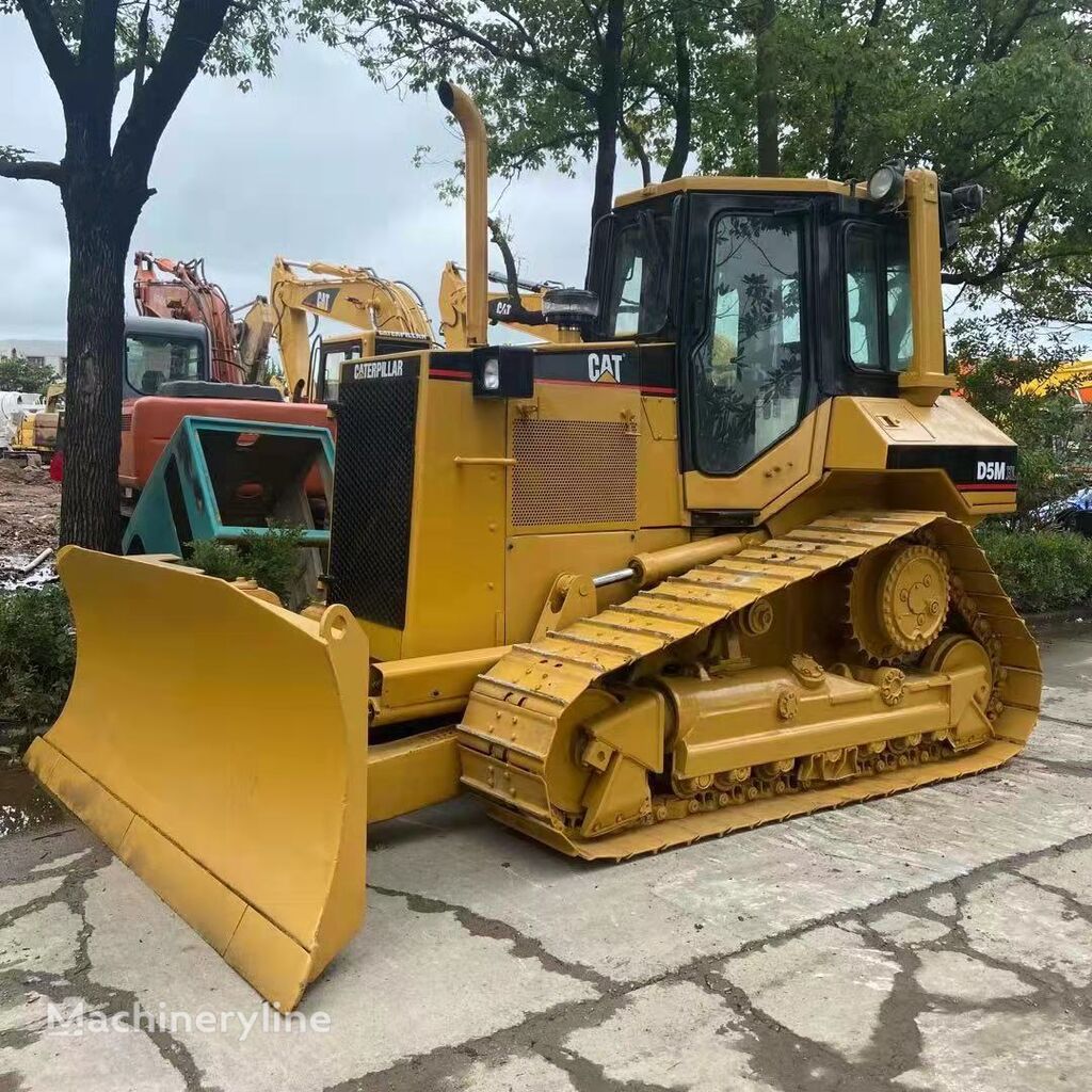 Caterpillar D5M buldožer