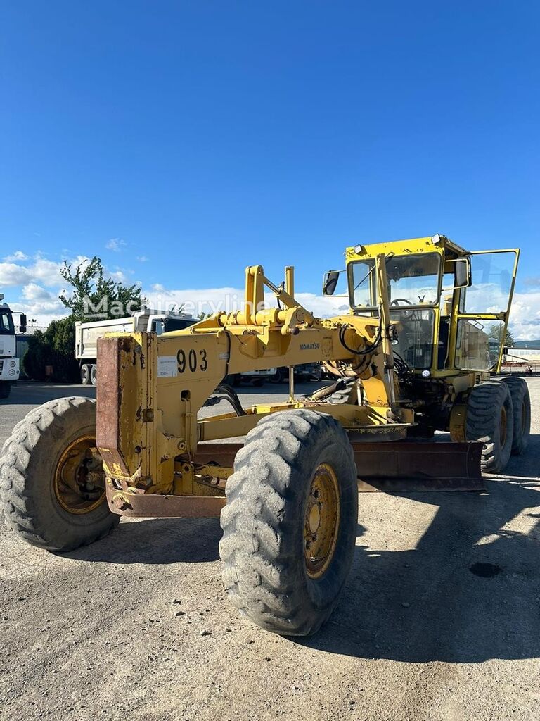 Komatsu GD705A grejder