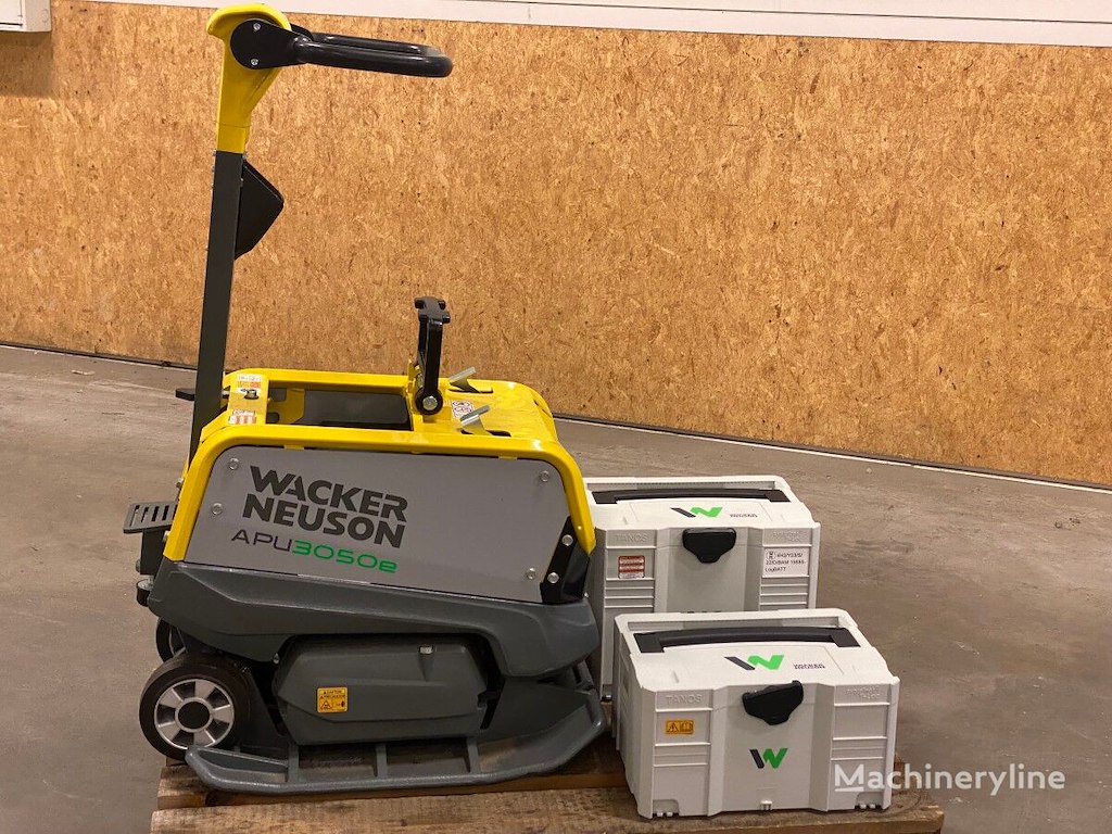 Prodaje se Wacker Neuson APU3050e 212kg vibro ploču na aukciji