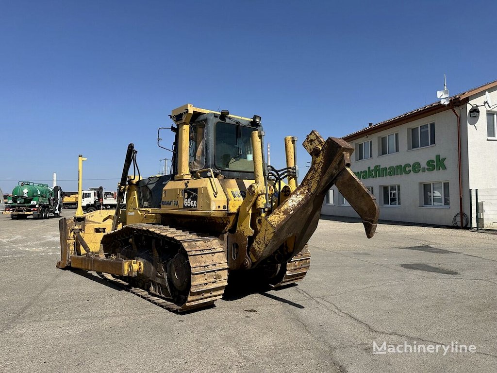 Komatsu D65EX-15 buldožer