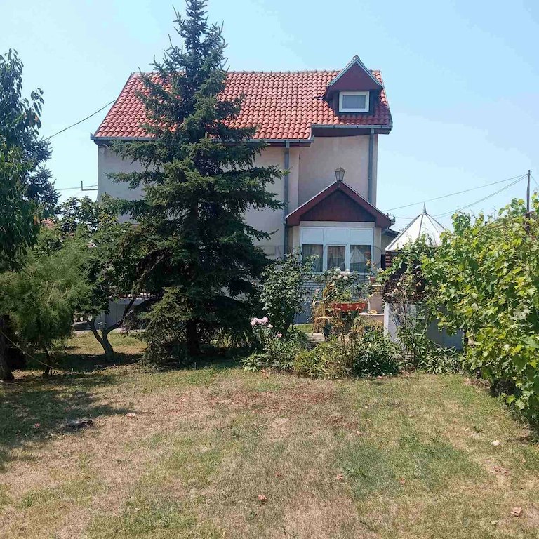 Kuća u Dragobraći kod Kragujevca, 244 m2, plac 787 m2 - lep pogled, mirno okr