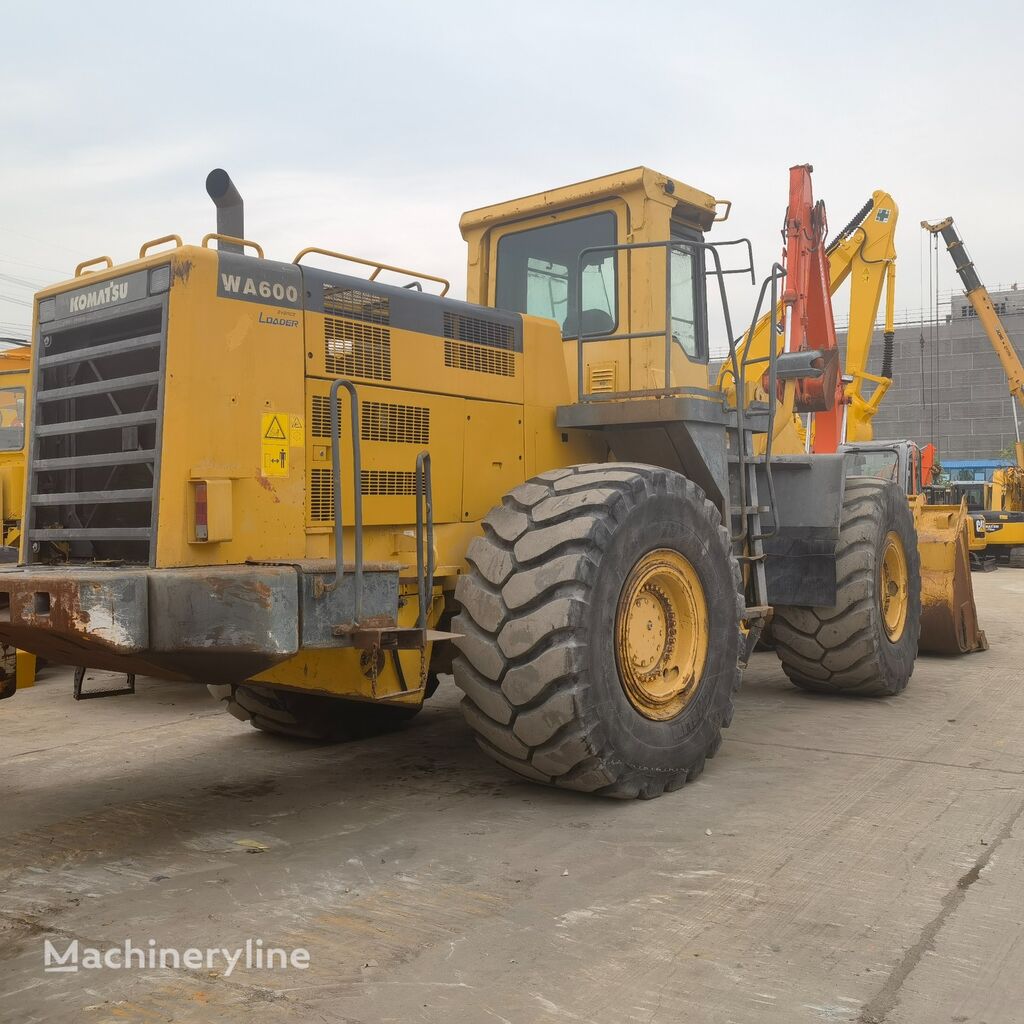 Komatsu WA600-6 prednji utovarivač