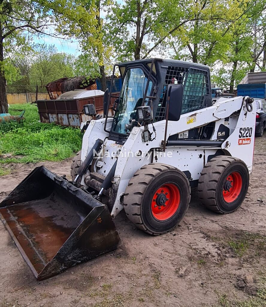 Bobcat S 220 (mozhlyvyi lizynh) mini utovarivač