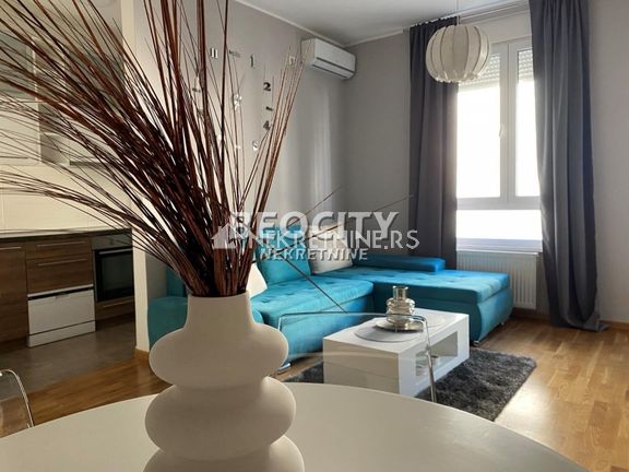 Novi Sad, Centar, Maksima Gorkog, 2.5, 60m2, 1200EUR