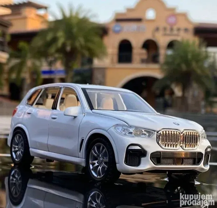 BMW X5 beli metalni sa svetlom i muzikom