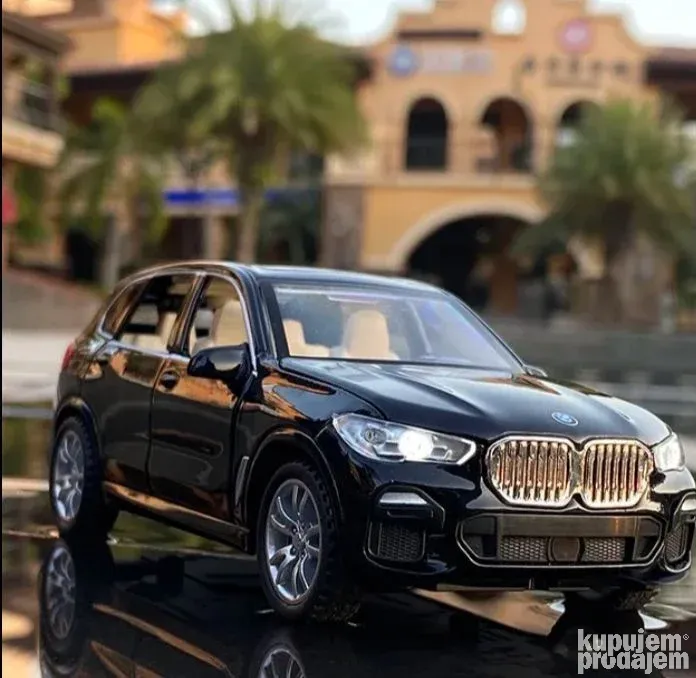 BMW X5 crni metalni sa svetlom i muzikom